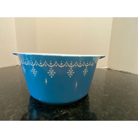 Pyrex | Kitchen | Pyrex Snowflake Blue Garland Quart Casserole Dish No ...